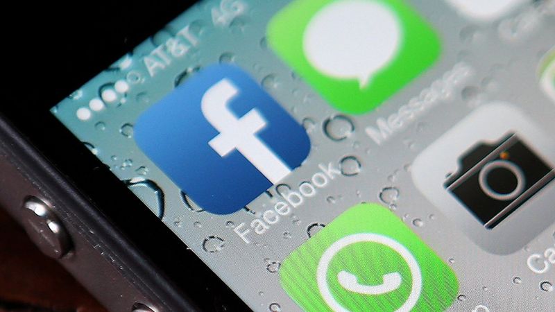 Schools should teach pupils how to spot 'fake news' - BBC News