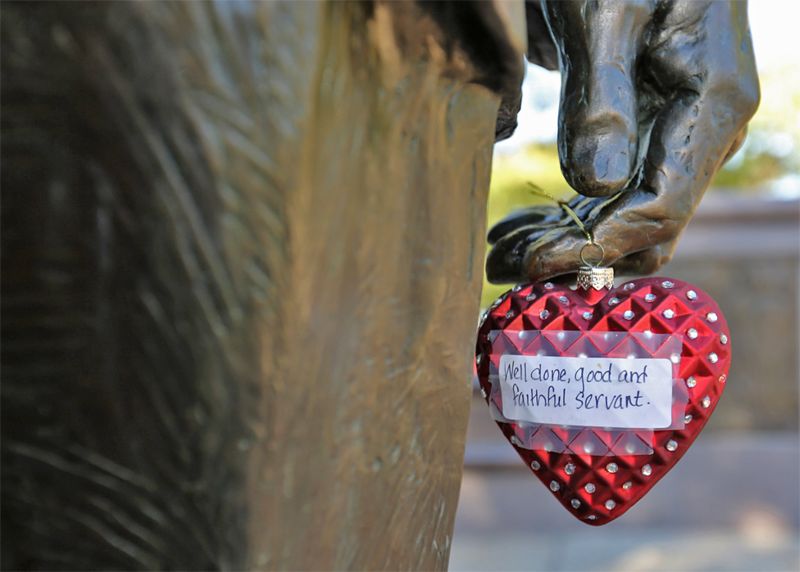 Newspaper headlines: Brexit legal advice to sink May? - BBC News