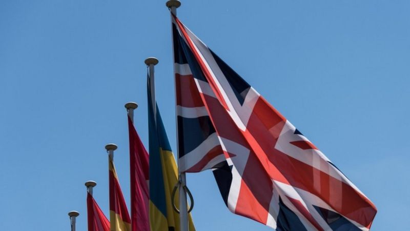 Thousands at 'March for Europe' Brexit protest - BBC News