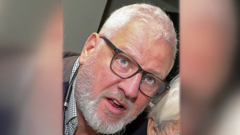 Ted Baker to 'learn lessons' of hugs probe - BBC News