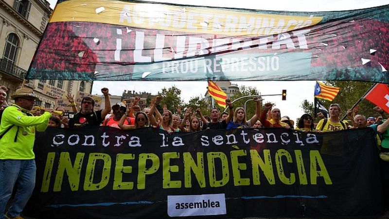 Catalonia protests: Marches and general strike paralyse Barcelona - BBC ...