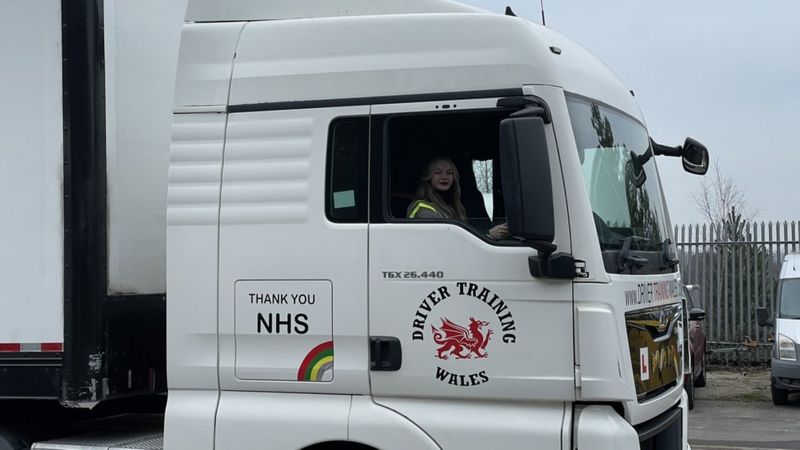 HGVs: Examiner shortage causes long wait for driving tests - BBC News