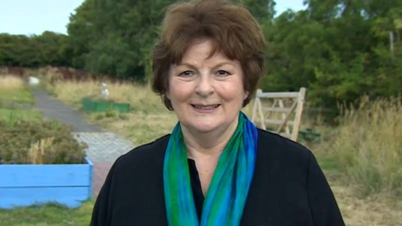 Brenda Blethyn opens sensory garden at Washington riding centre - BBC News