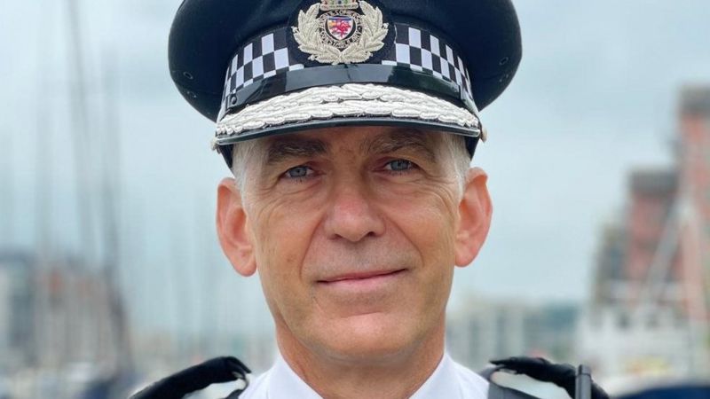 Avon and Somerset Police chief: 'Officers faced impossible job' - BBC News