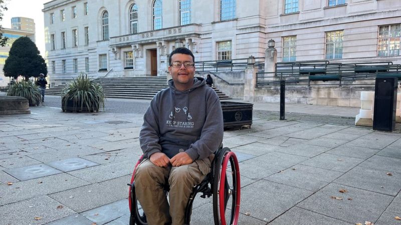 Hackney mayor candidate campaigns under way as by-election looms - BBC News