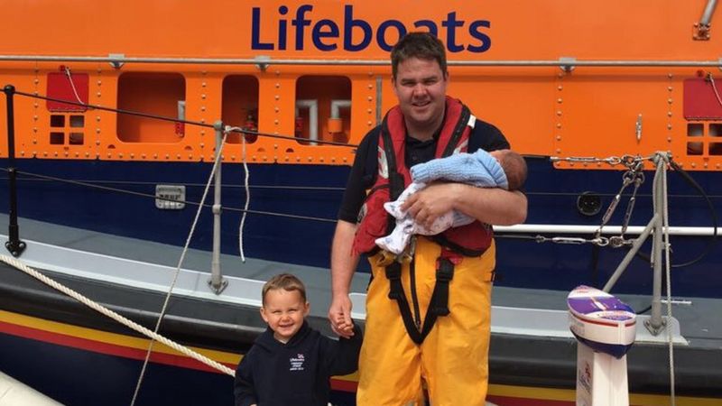 Ruaridh Brown: Father saves baby son's life with CPR - BBC News