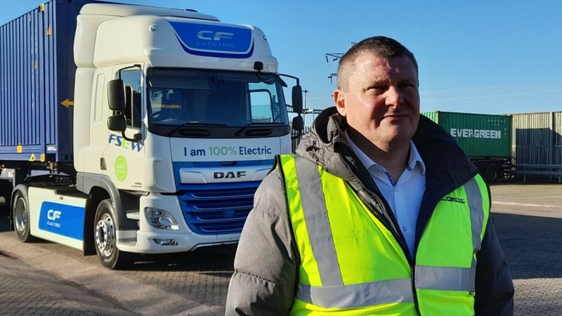 Climate change: Tesco using electric lorries in 'UK first' - BBC News