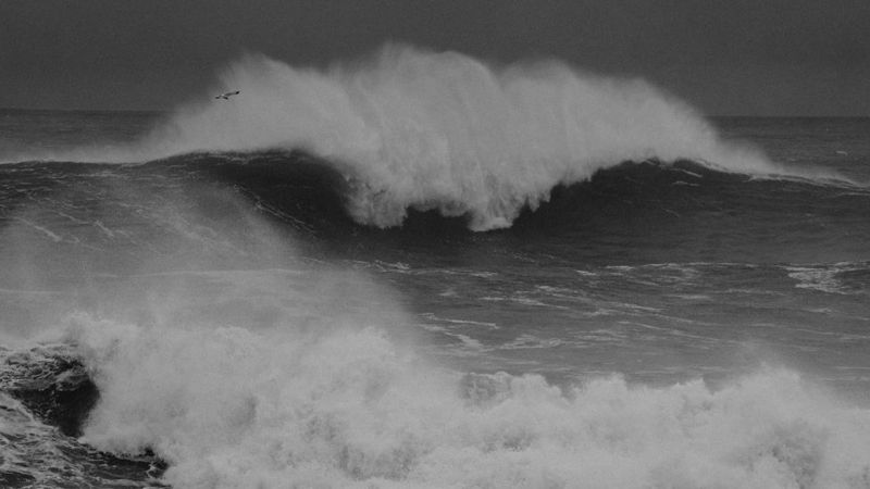 The Cribbar: The story behind Newquay's big wave surf spot - BBC News