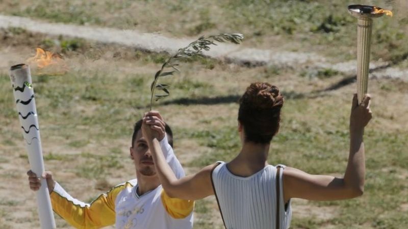 Olympic torch for Rio games lit at ancient Greek site - BBC News