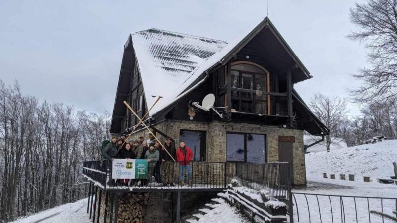 Towcester twins with Ukraine city in 'emotional moment' - BBC News