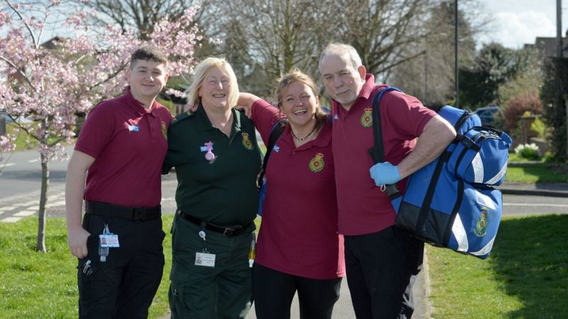 Yorkshire Ambulance service recruiting community volunteers - BBC News