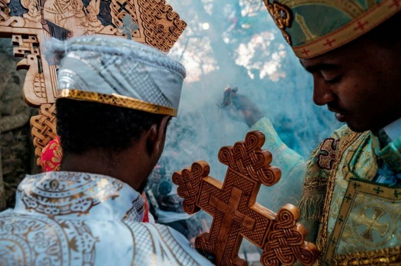 Africa's year in pictures 2021: Giggles and coronations - BBC News