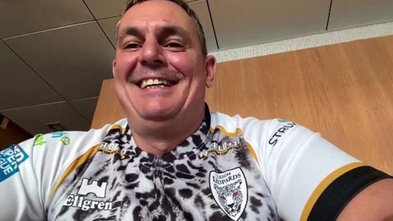 Leigh Leopards: Fans divided over club's change of colours - BBC News