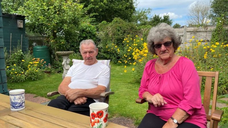 Broads gateway village of Coltishall overwhelmed by traffic - BBC News