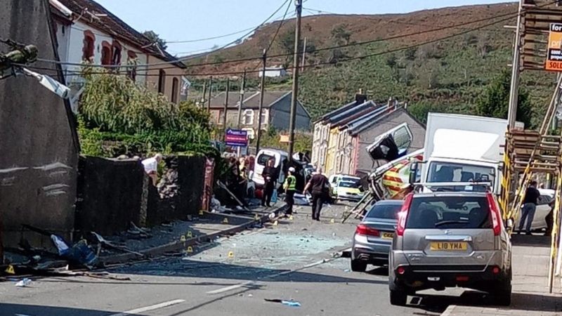 Porth crash: Five injured and power cuts after collision - BBC News