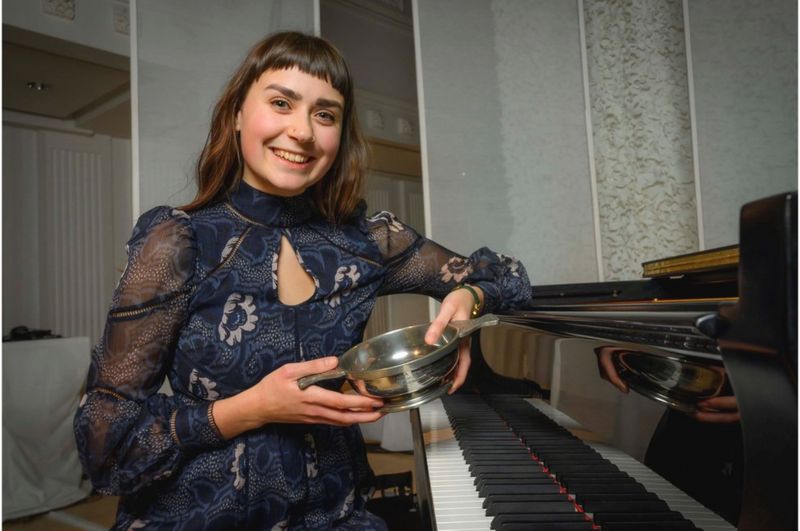 Shetland pianist becomes Young Traditional Musician 2023 - BBC News