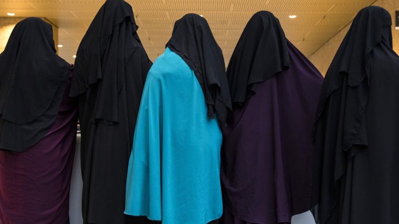 Morocco 'bans the sale and production of the burka' - BBC News