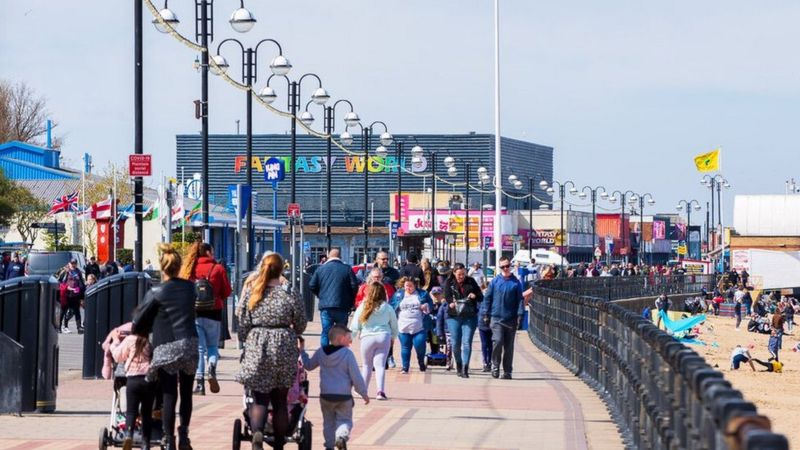 Cleethorpes: Designs for 'landmark public building' released - BBC News