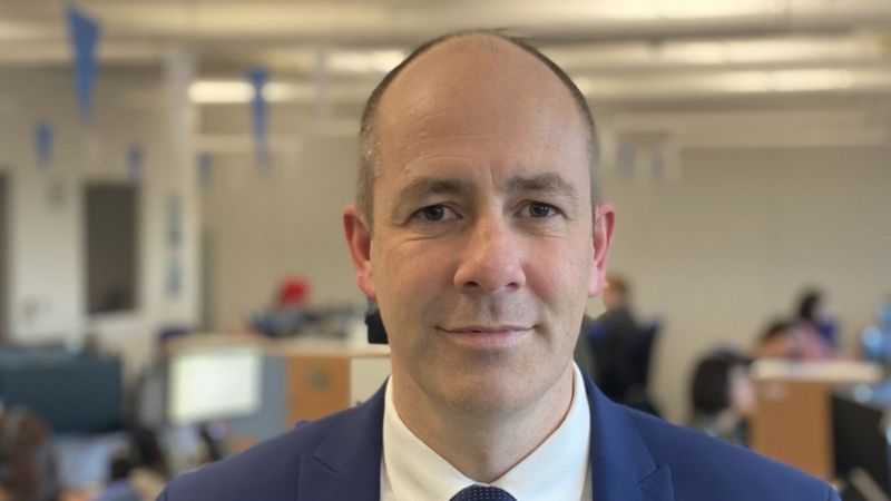 Stalking: Victims say new ways needed to tackle crime - BBC News