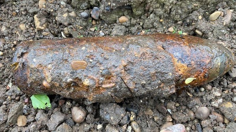 Unexploded WW1 artillery shell found in Newark - BBC News