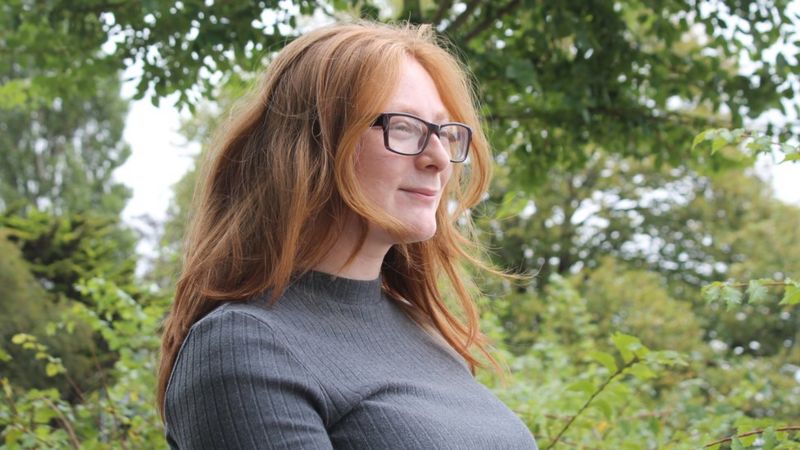 The homeless teen who studied by candlelight - BBC News