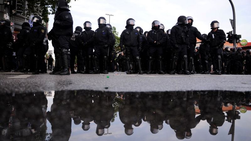 In pictures: Violence at G20 protests - BBC News