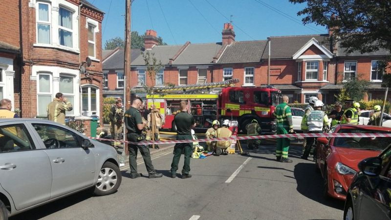 Watford embankment fire spreads to row of gardens - BBC News