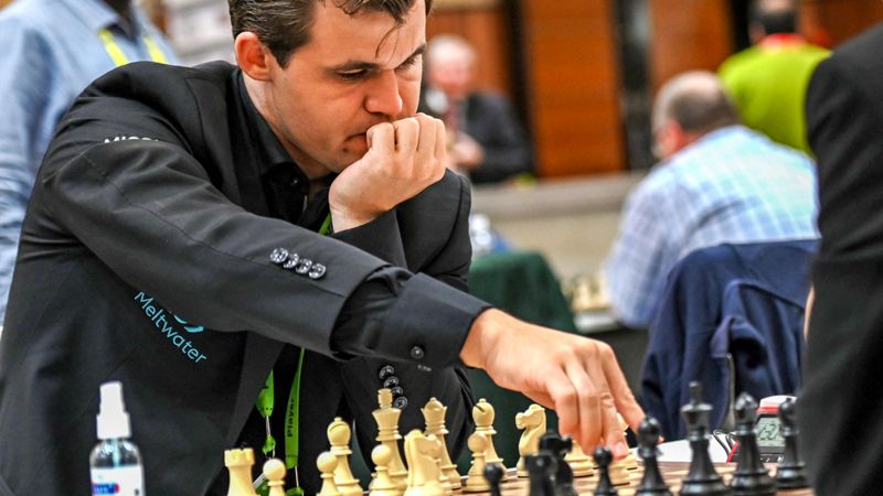Ilya Smirin: Chess commentator sacked for sexist comments during match - BBC News