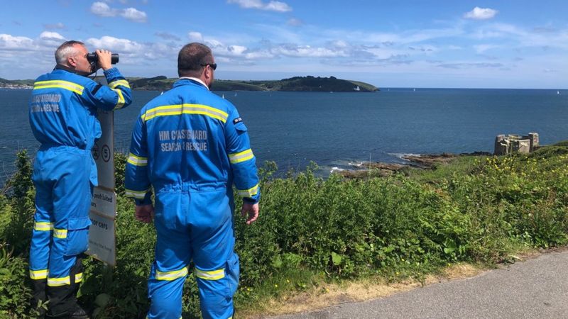 Missing diver: Body found in search off Falmouth - BBC News