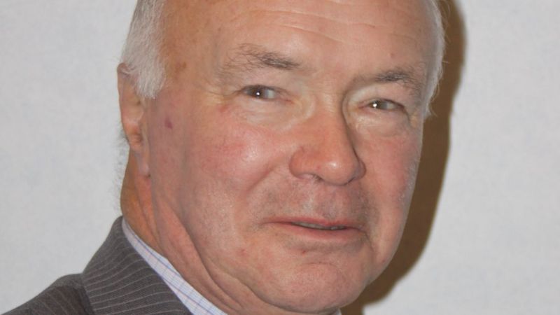 David Cannan: Tributes paid to Isle of Man 'political grandee' - BBC News