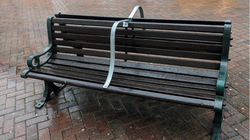 Bournemouth's 'anti-homeless' bench bars to be removed - BBC News