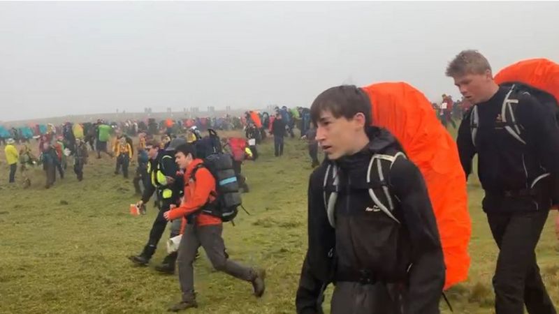 Dartmoor Ten Tors: Thousands set off on two-day trek - BBC News