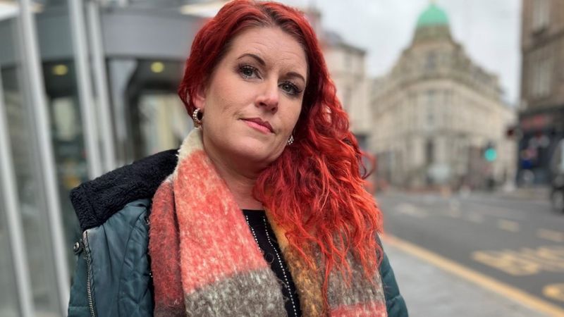 Ban on Edinburgh lap dancing clubs overturned - BBC News