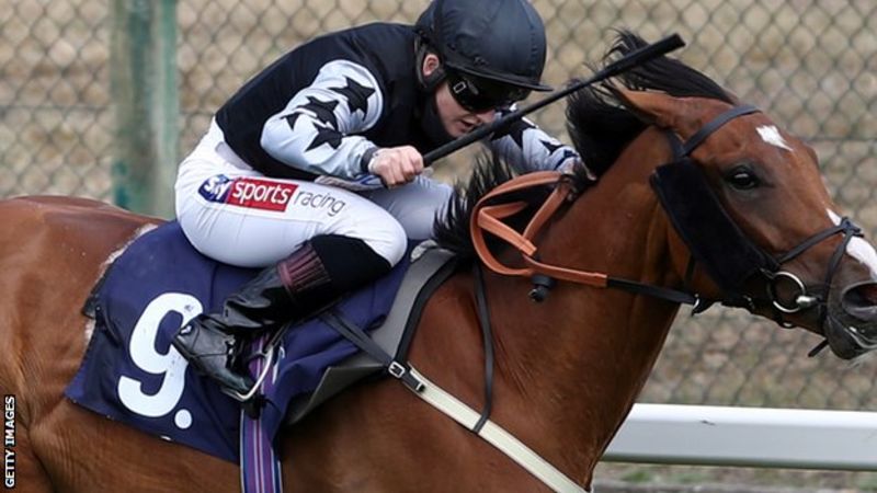 Hollie Doyle sets female jockey record with five wins at Windsor - BBC ...
