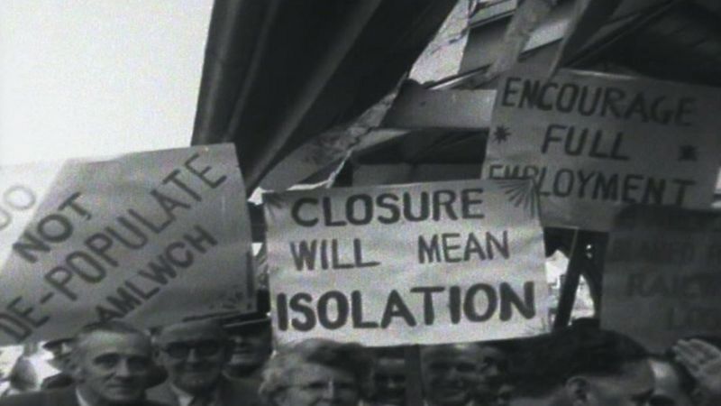 Anglesey Beeching axe railway bids for funding to reopen - BBC News