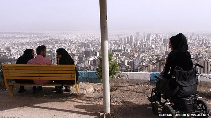 Disabled push for a better life in Iran - BBC News