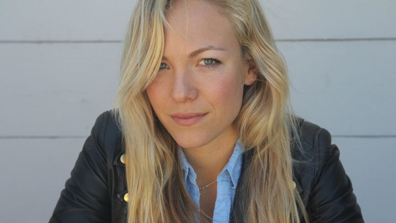 Meet the Dutch comic poking gentle fun at the Brits - BBC News