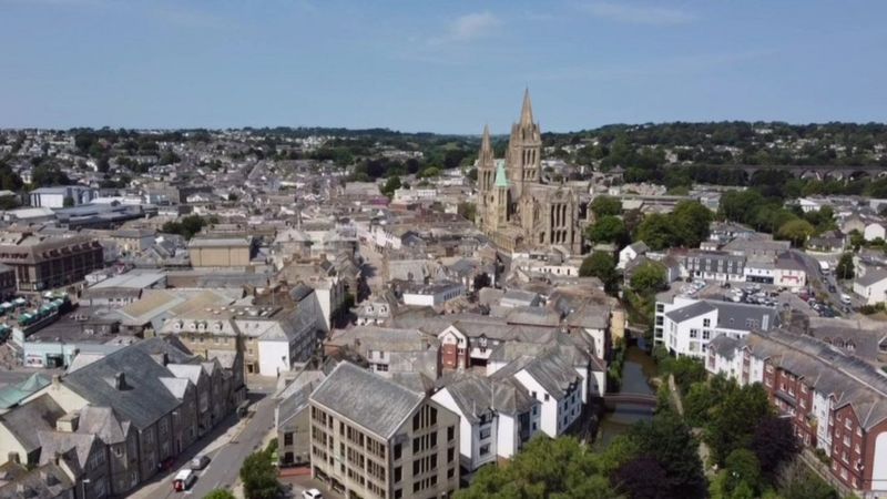 Truro Council introduces Warm Welcome initiative - BBC News