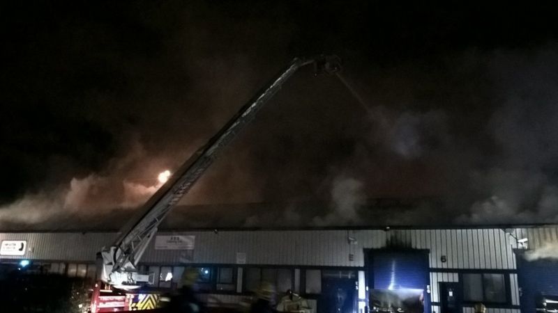 Huge Greenford warehouse blaze 'under control' - BBC News