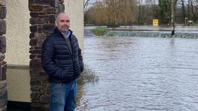 Villagers begin clean-up after flooding at Exebridge in Devon - BBC News