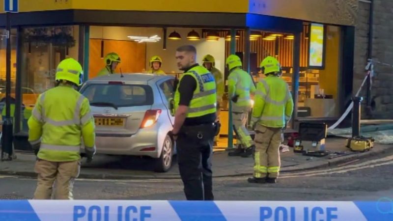 Batley: Car crashes through window of bakery cafe - BBC News