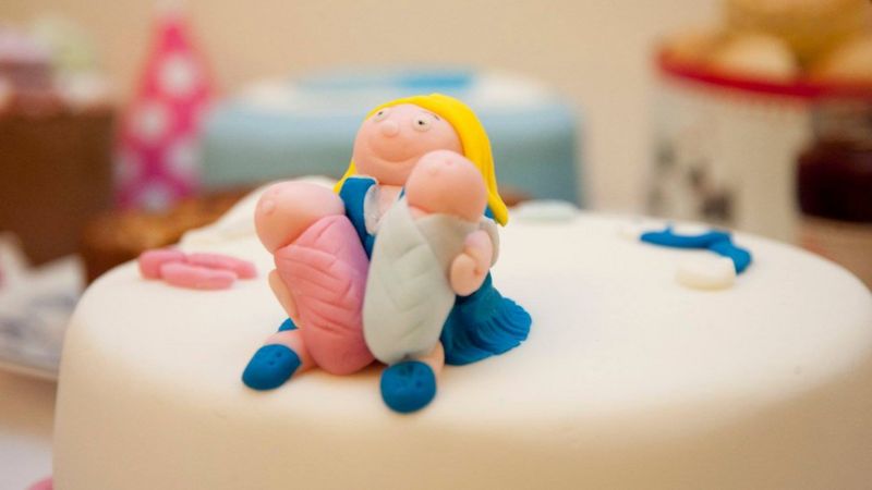 In pictures: Great Midwifery Cake Off - BBC News