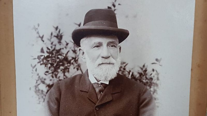 Two Ronnies 'Four Candles' sketch recreated in 280-year-old shop - BBC News