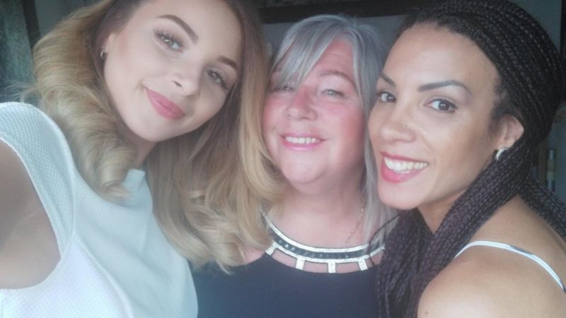 Cheryl Roach: Health battle inspired model's art show - BBC News