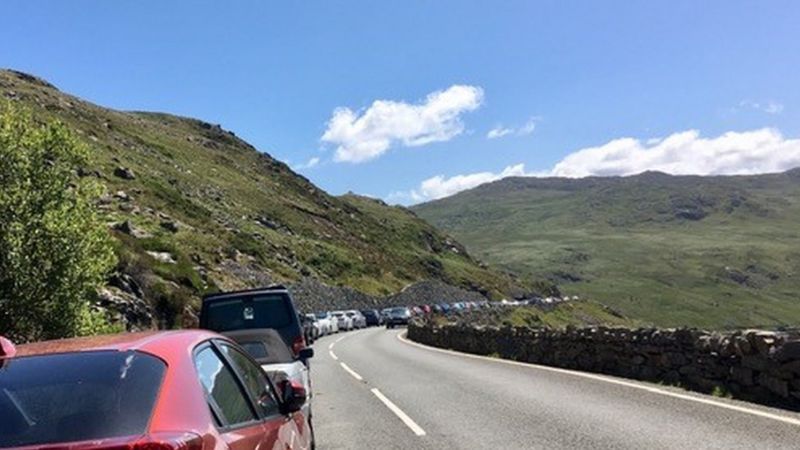 Snowdon: Pre-booked parking introduced at Pen-y-Pass - BBC News