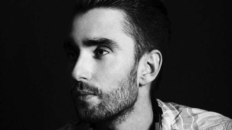 Brother's home town tribute for Dumfries DJ Jamie Roy - BBC News