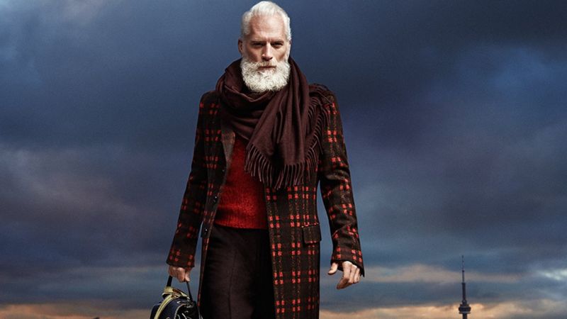 Canada's 'Fashion Santa' brings dapper cheer and charity - BBC News