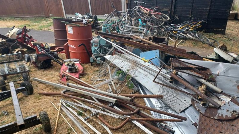 Gloucestershire scrap metal hoarder Mark Peto evicted - BBC News