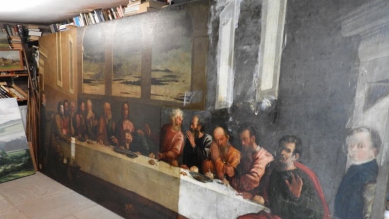 'Undiscovered Titian painting' found in Ledbury church - BBC News