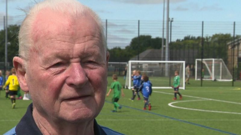 Sir Tom Finney pitch in Preston twinned with WW1 truce site - BBC News